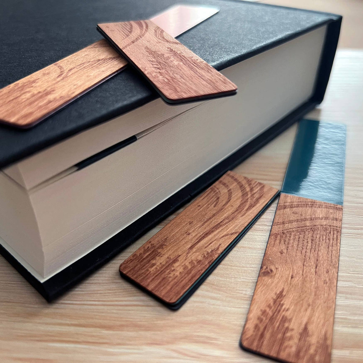 Northern Lights Magnetic Wooden Bookmarks – The Argyle Moose®